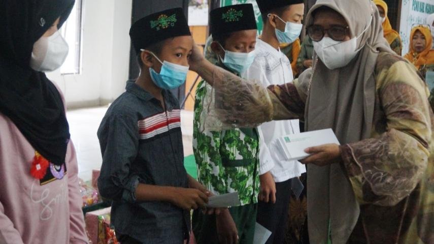 Santunan Anak Yatim Fatayat NU Nganjuk Dihadiri Anggota Dewan Hj ...