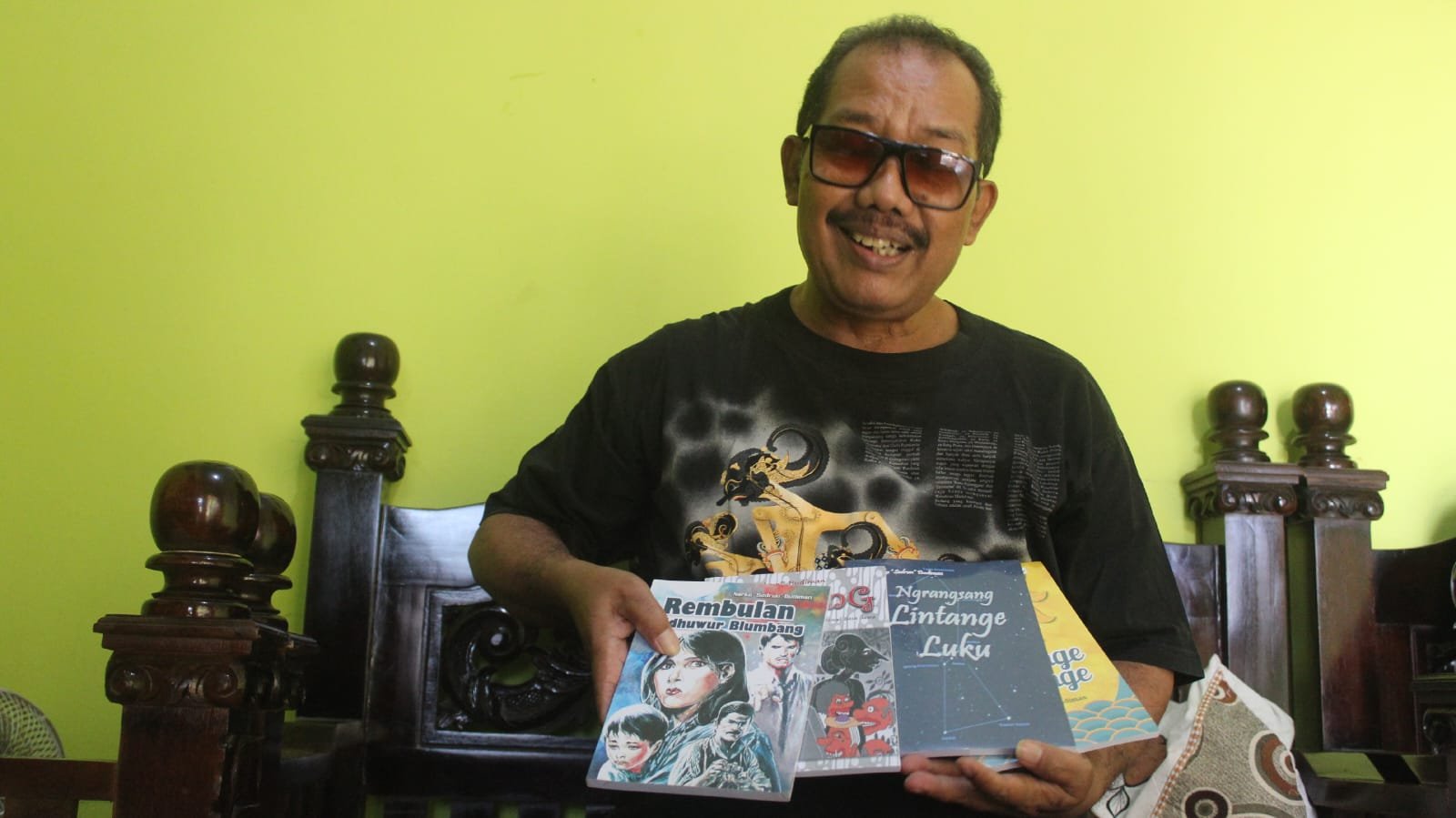 Sodrun Asal Tulungagung Terima Penghargaan Kemendikbud: 40 Tahun ...