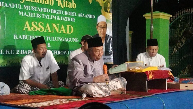 Kiai Ali Mas'adi Ijazahkan Musalsal dari Syekh Yasin Al-Fadani di Trenggalek - LINTASJATIM.com